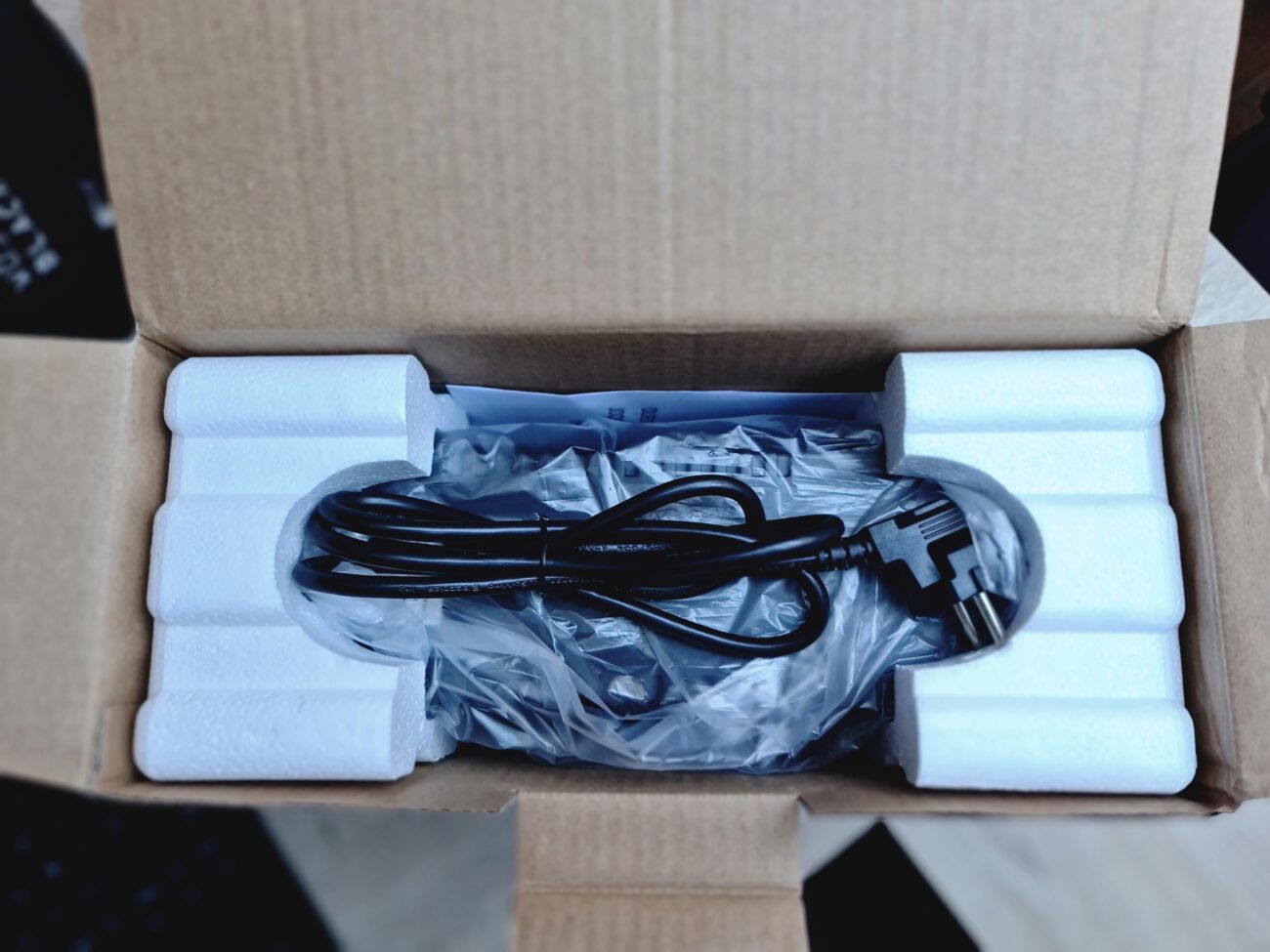 Review Phasak PH9406 de 600VA/360W | Móviles Dual SIM